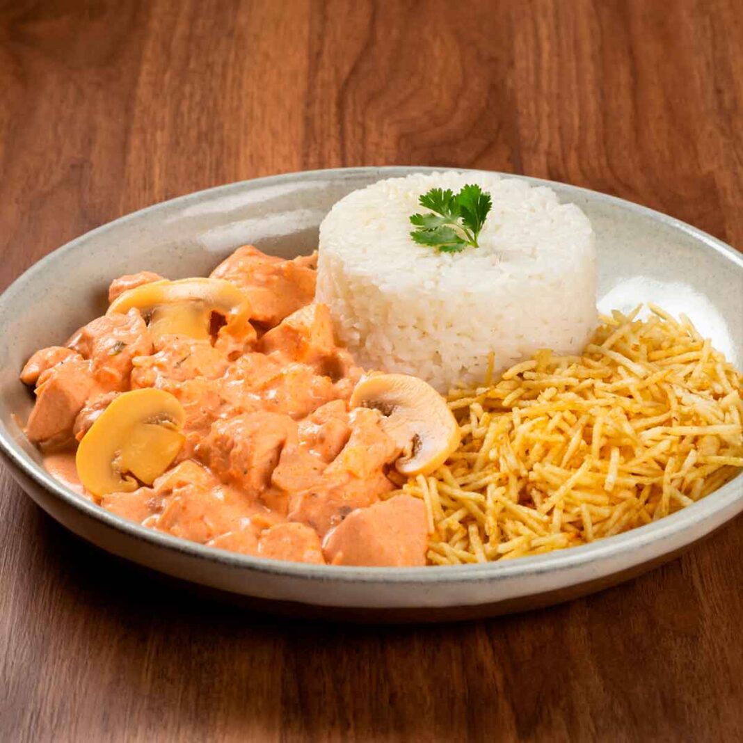 Receita Strogonoff de frango Cremoso 2026